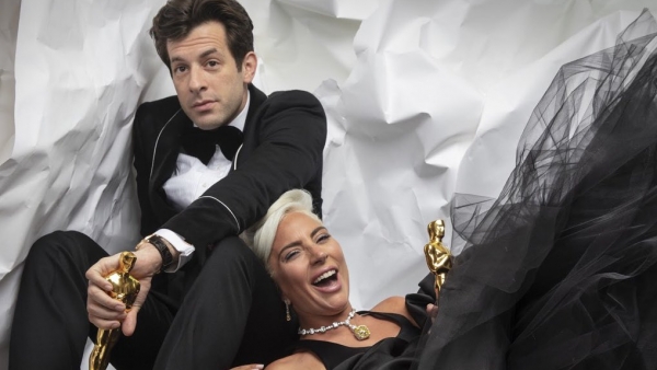 Em entrevista para Ellen DeGeneres, Mark Ronson fala sobre o processo ...